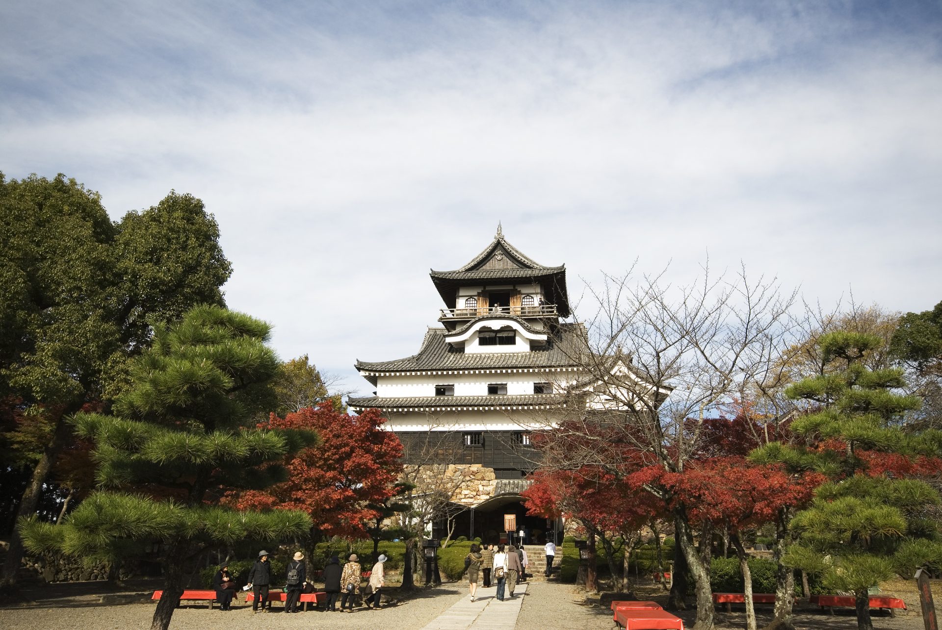 Photographs and videos of the many faces of Inuyama Castle | Inuyama ...